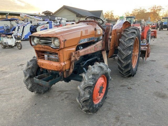 Kubota TRACTOR(Kubota) traktor točkaš