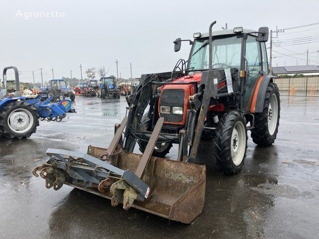 Massey Ferguson TRACTOR(Massey Ferguson) traktor točkaš