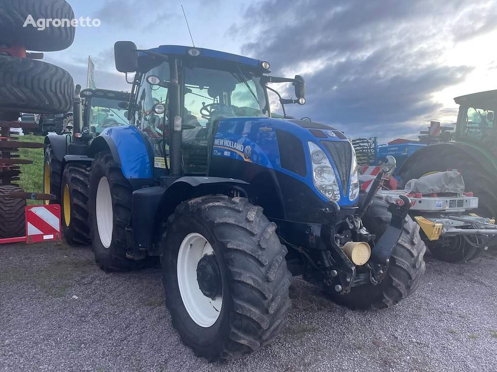 New Holland T7.200 AC traktor točkaš