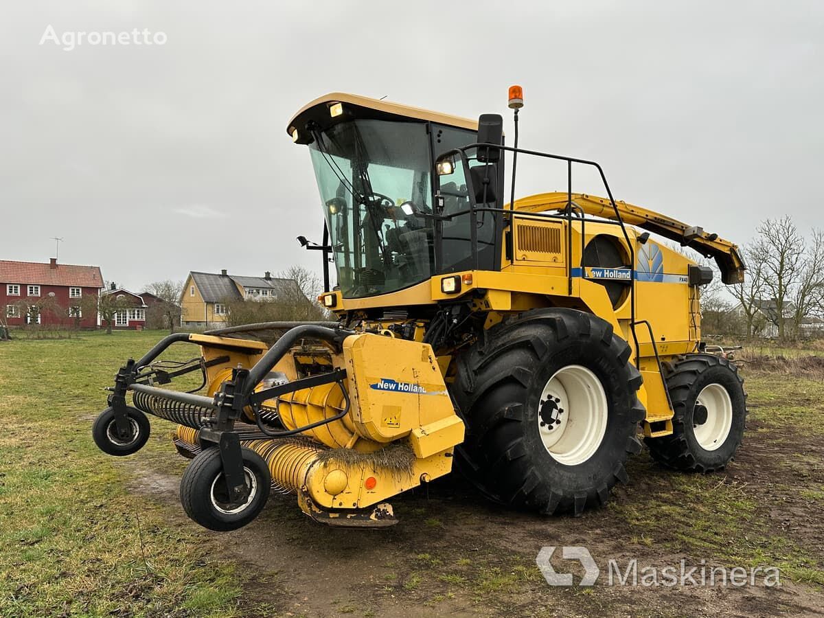 Prodaje se New Holland FX40 krmni kombajn na aukciji