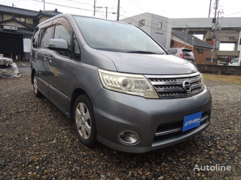 Nissan SERENA minivan