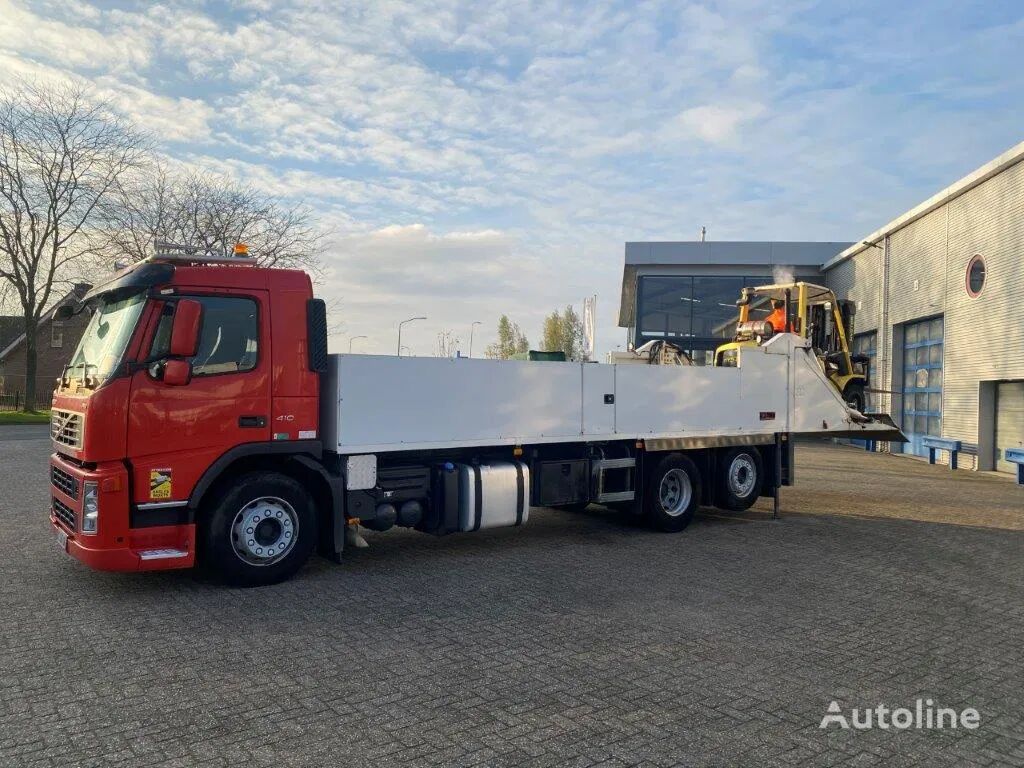 Volvo FM11-410 / RETARDER / MACHINE LIFT / TUV:28-07-2025 / WINCH / RE kamion s ravnom platformom