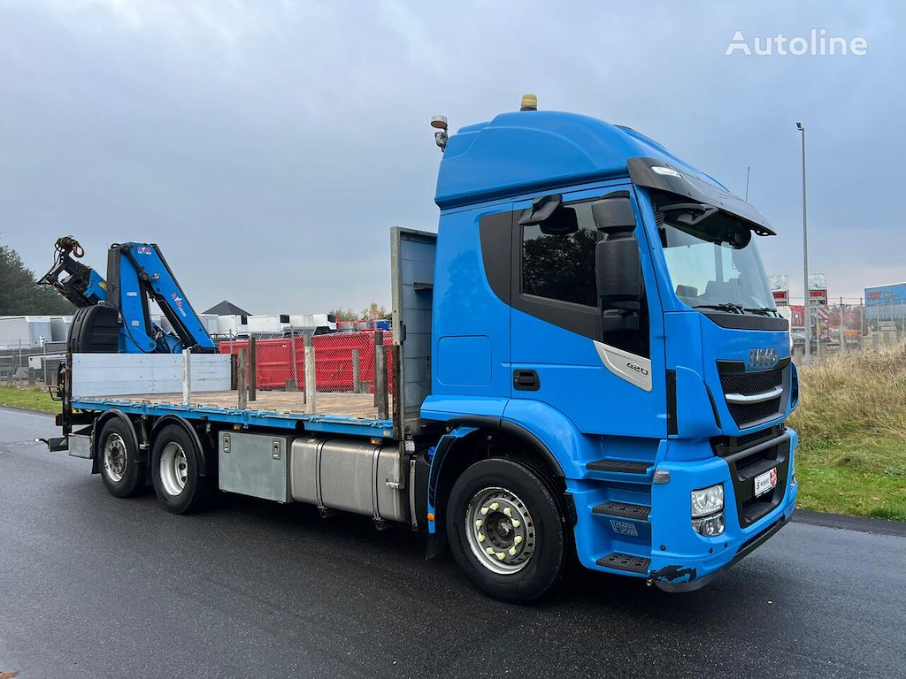 IVECO Stralis AT260S kamion s ravnom platformom