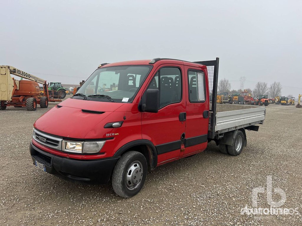 Prodaje se IVECO 35C10 Crew Cab kamion s ravnom platformom na aukciji