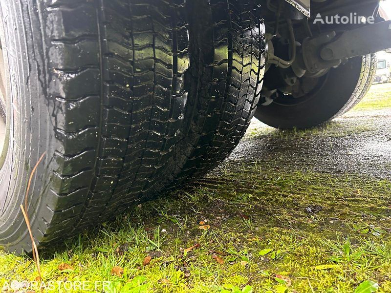 Prodaje se Renault MIDLUM kamion furgon na aukciji