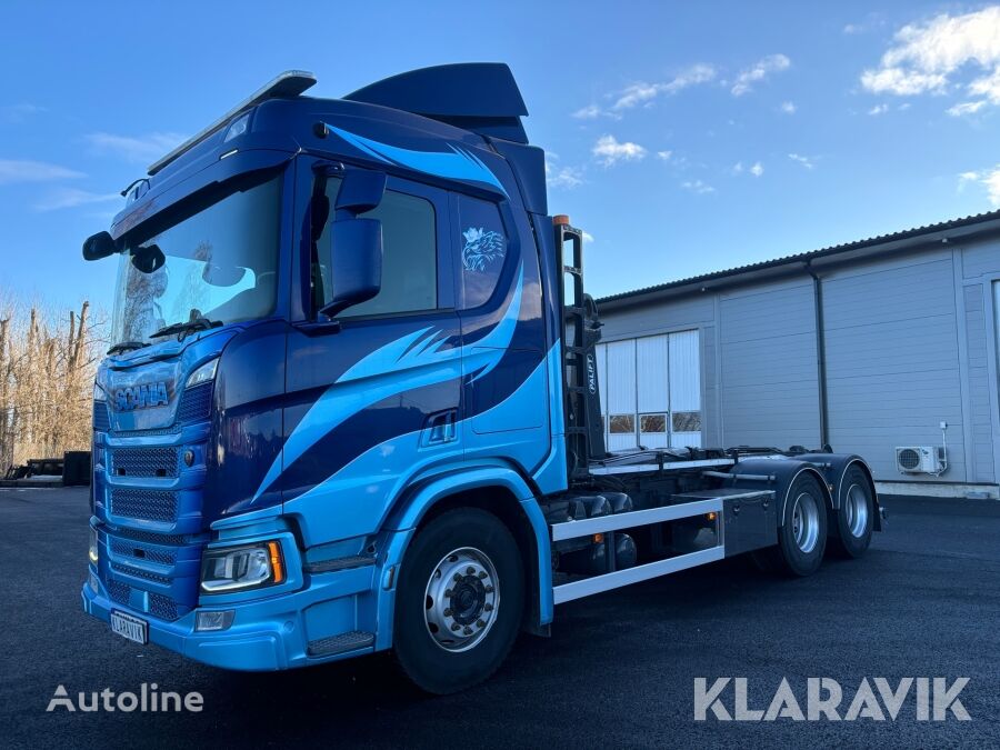 Prodaje se Scania R500 rol kiper sa kukom na aukciji