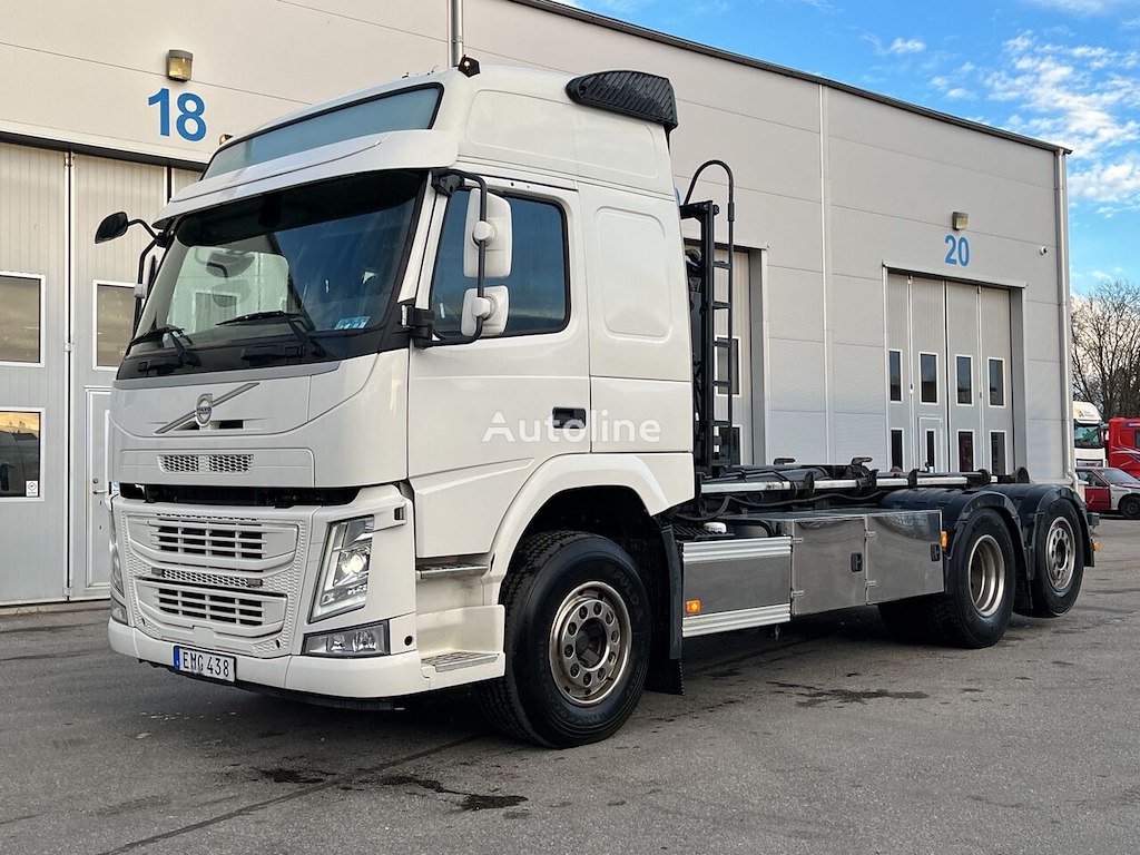 Prodaje se Volvo FH rol kiper sa kukom na aukciji