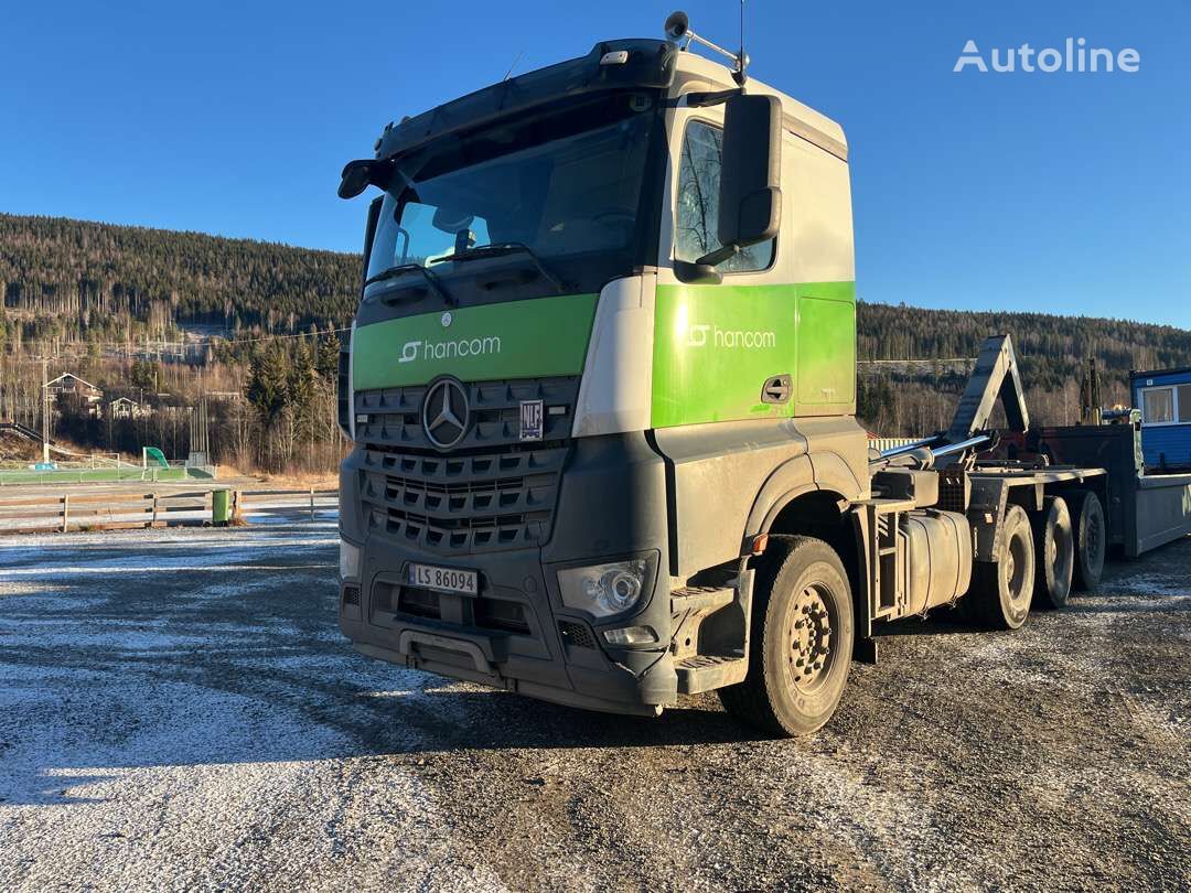 Prodaje se Mercedes-Benz Arocs rol kiper sa kukom na aukciji