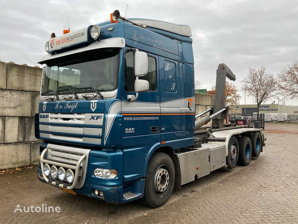 Prodaje se DAF XF105 rol kiper sa kukom na aukciji