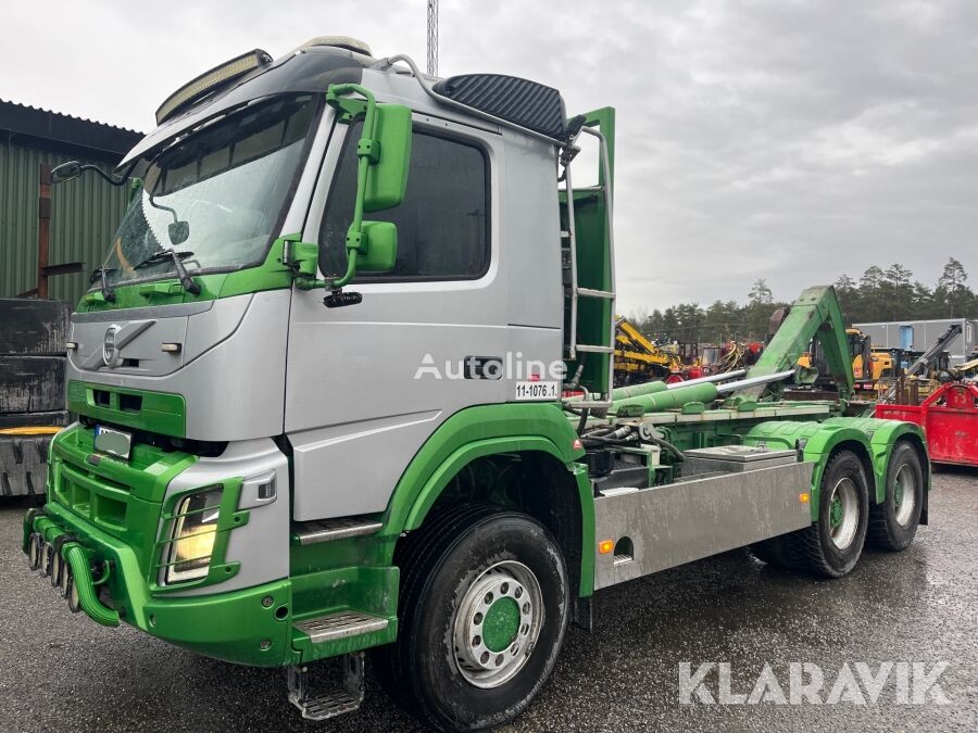 Prodaje se Volvo FM 6*6 rol kiper sa kukom na aukciji