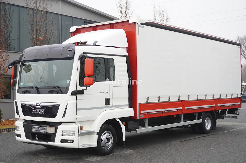 MAN TGL 12.250 curtainsider / sleeper cab / lift DHOLLANDIA 1.5 tons kamion sa klizna zavesa cerada