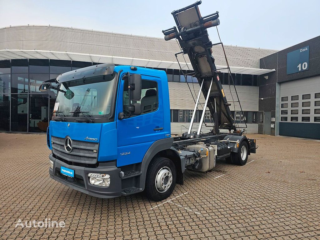 Mercedes-Benz Atego 1224 kamion sa kukom za podizanje tereta