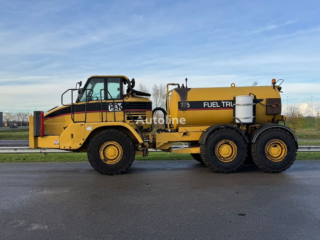 Caterpillar 725 Fuel truck autocisterna