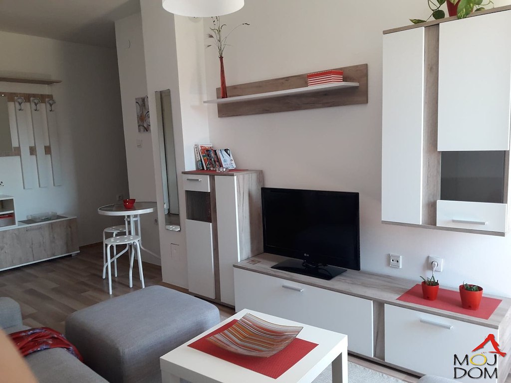 Stan,NOVI SAD,SOMBORSKI BULEVAR,kv: 34, € 380, ID: 9103482