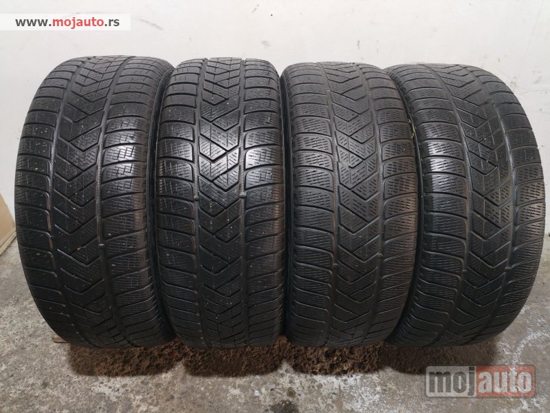 2551. Gume PIRELLI 18-ice, ZIMSKE 235/55, Šara 5,8 mm, DOT 3320