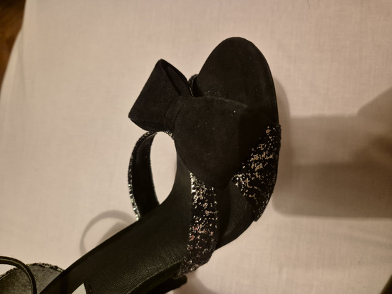 Guess crne kozne sandale