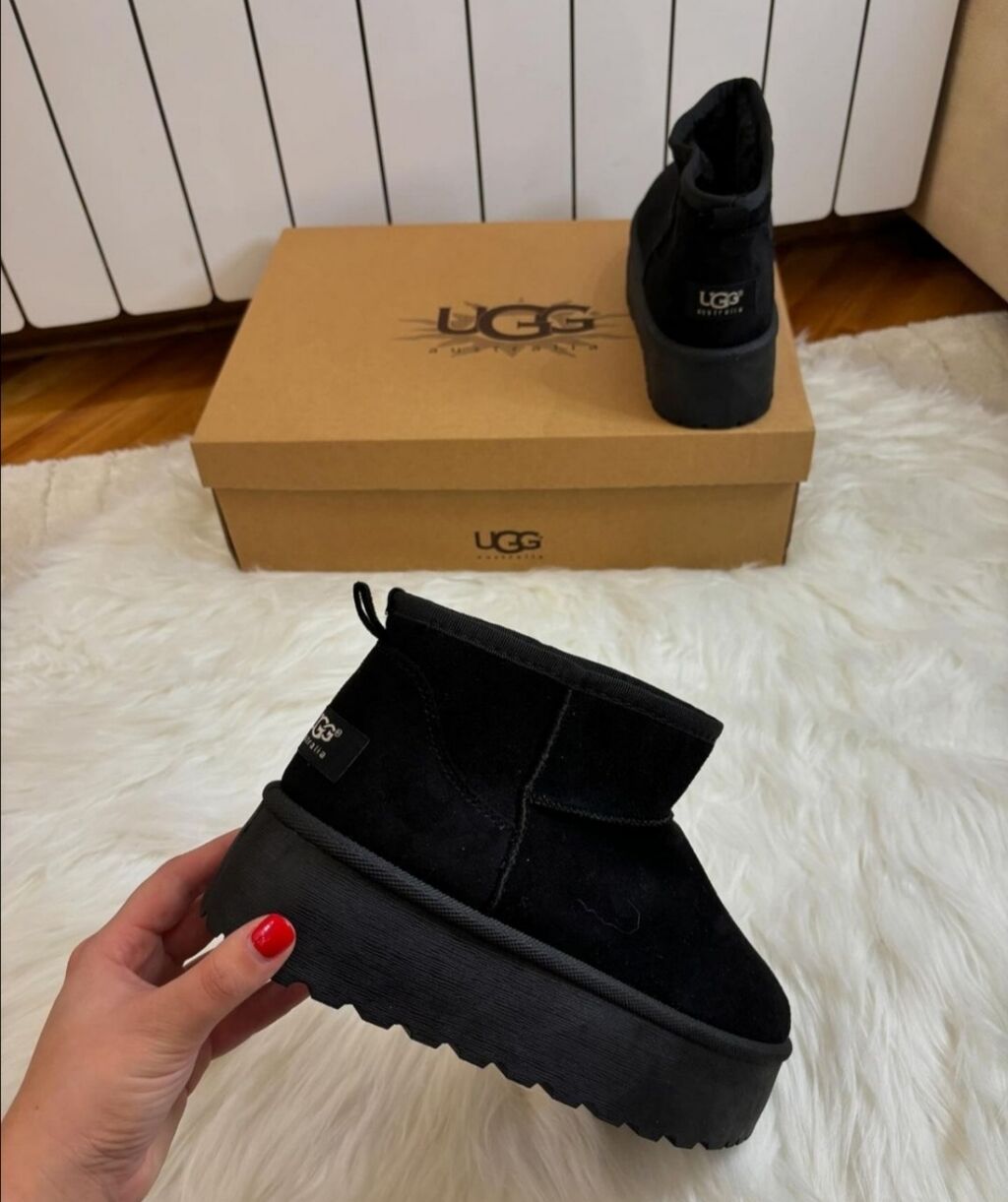 Ugg mini čizme, bоја - Crna, 41