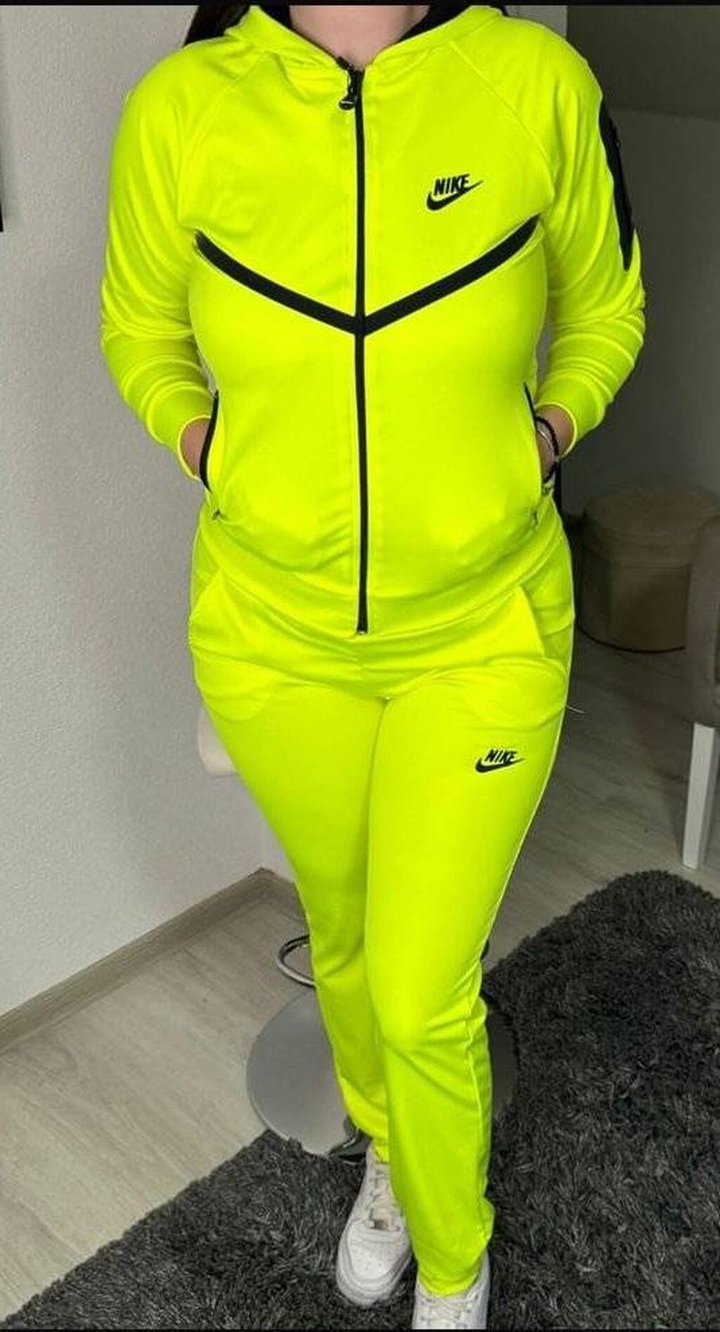 Ženske trenerke S,M,L,XL,XXL veličine licra materijal za samo 3900