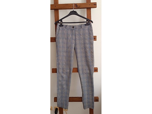 Poslovno elegantne pantalone vel.36