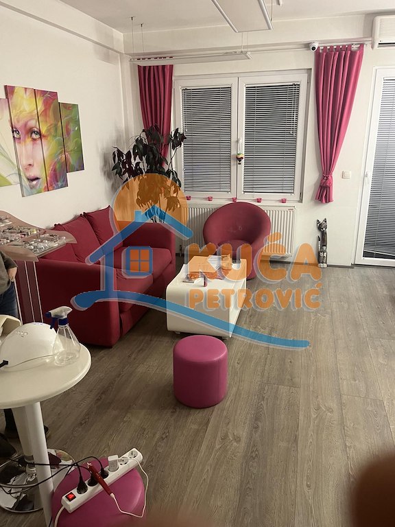 Trosoban stan, 62 m2, Centar, Janka Veselinovića ID: i-012897