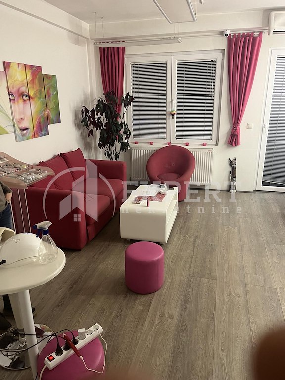 Trosoban stan, 62 m2, Centar, Janka Veselinovića ID: i-012897