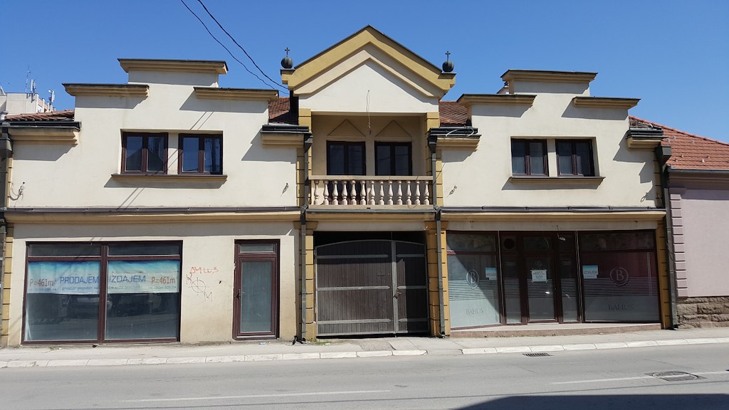 Prodajem atraktivan poslovni prostor površine 461 m² i prostranu kuću od 336 m²,