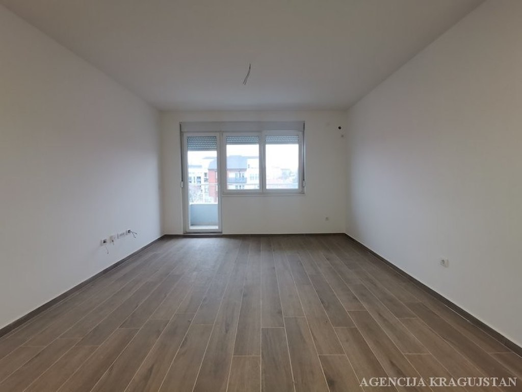 Izdavanje, Stan, 57. 00m2 , Centar