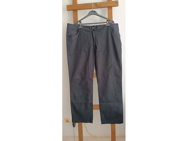 Crne pantalone vel.56