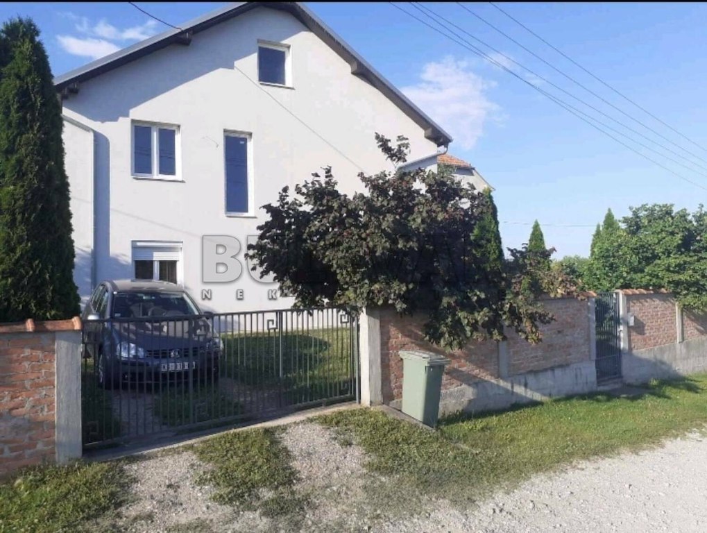 Kuća u Kragujevcu, naselje Male Pčelice - površina 95 m2 u osnovi, plac 837