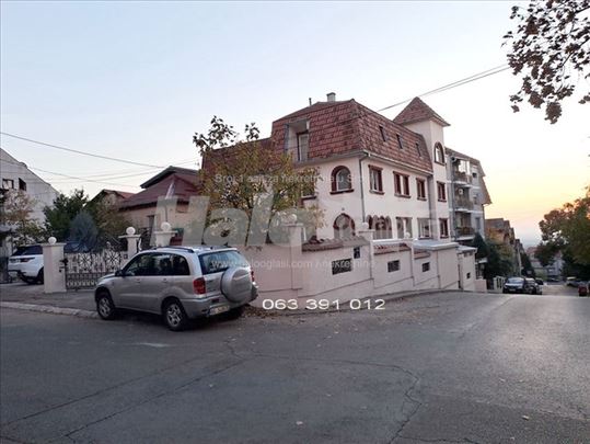 VLASNIK, 7 soba, 4 parkinga, stanovanje-poslovanje