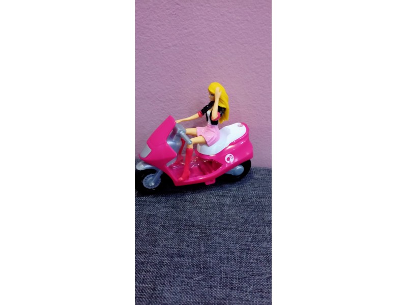 Barbie na vespi