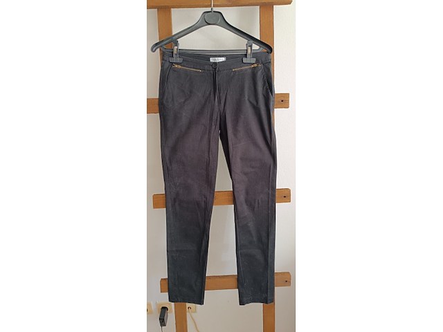 Crne pantalone cigaret slim vel.S