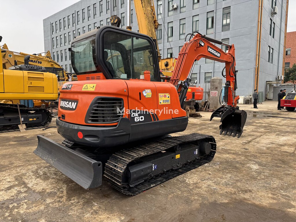 Doosan DX60 bager guseničar