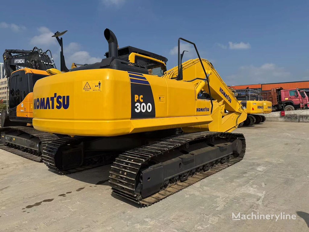 Komatsu PC300-8N1 bager guseničar