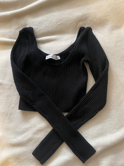 Bershka novi crop dzemper