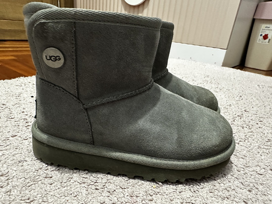 Original sive UGG cizme za devojcice 28.5