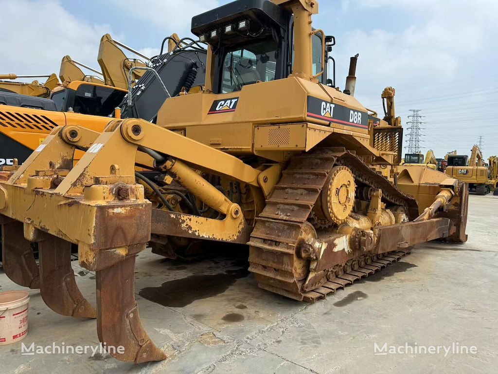 Caterpillar D8R buldožer