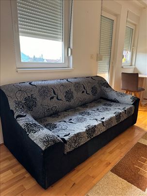 Trosed Sofa Ocuvan hitno (citaj opis)