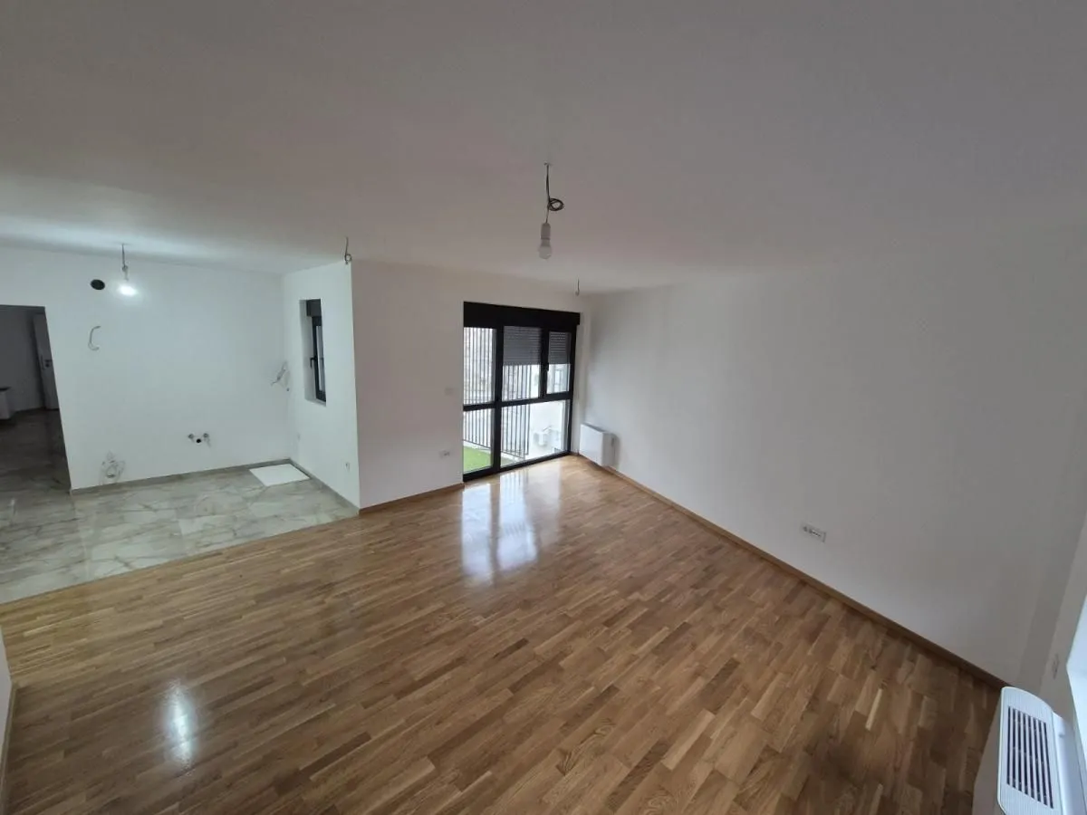 Izdavanje, poslovni prostor, 102m2, Centar, Niš