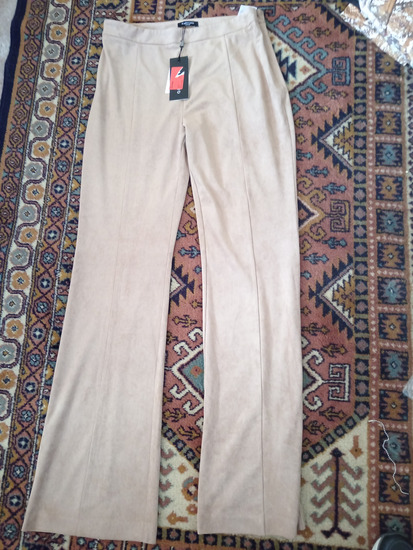 Guess pantalone sa etiketom L