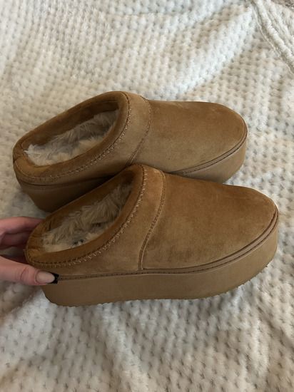 Bershka ugg čizmice