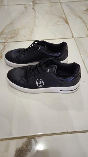 Crne zenske patike sergio tacchini