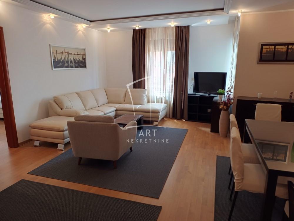 Hram Svetog Save, Stojana Protića, 130m2 ID#7771 2.200 €