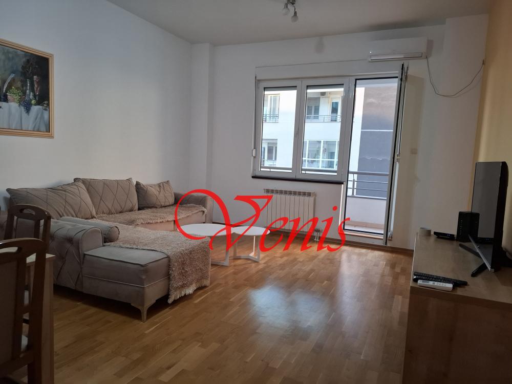 BULEVAR OSLOBOĐENJA 90 m2 - 900 Eur USELJIV ID#2422 900 €