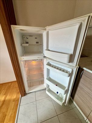 Frizider Refrigerator HITNO (CITAJ OPIS)