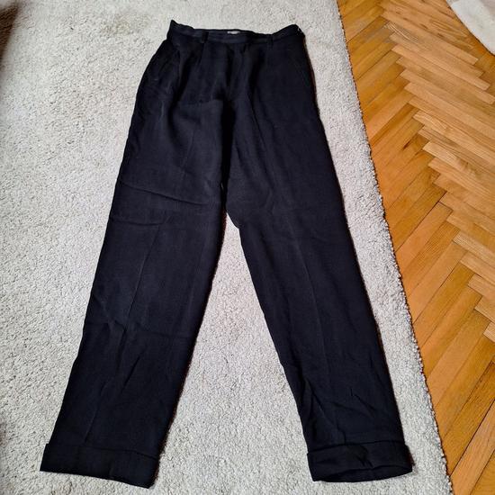 Crne poslovne pantalone odgovara S snizeno 1200