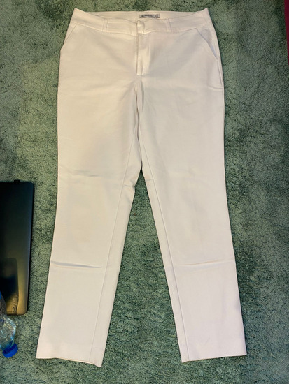 SNIZENO 400 Stradivarius bele pantalone