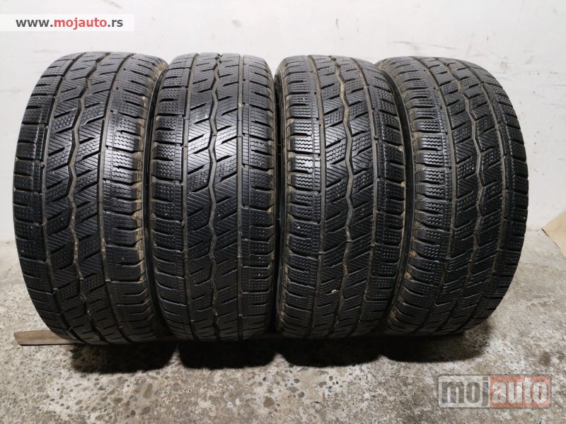 2887. Gume HANKOOK 16 C, ZIMSKE 215/60, Šara 7,7 mm, DOT 3119