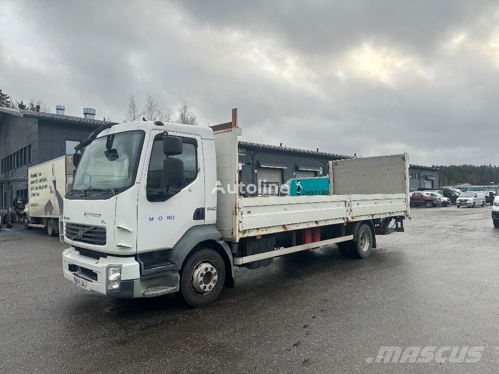 Volvo FL7 240 kamion s ravnom platformom