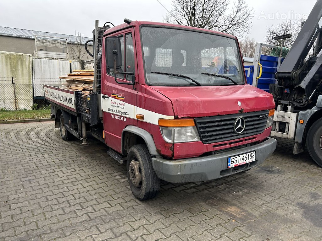 Mercedes-Benz 614D kamion s ravnom platformom